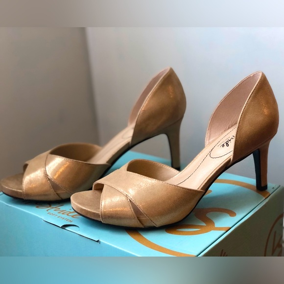 Life Stride | Shoes | Life Stride Mykonos Pump Sandals 95w Soft Gold ...